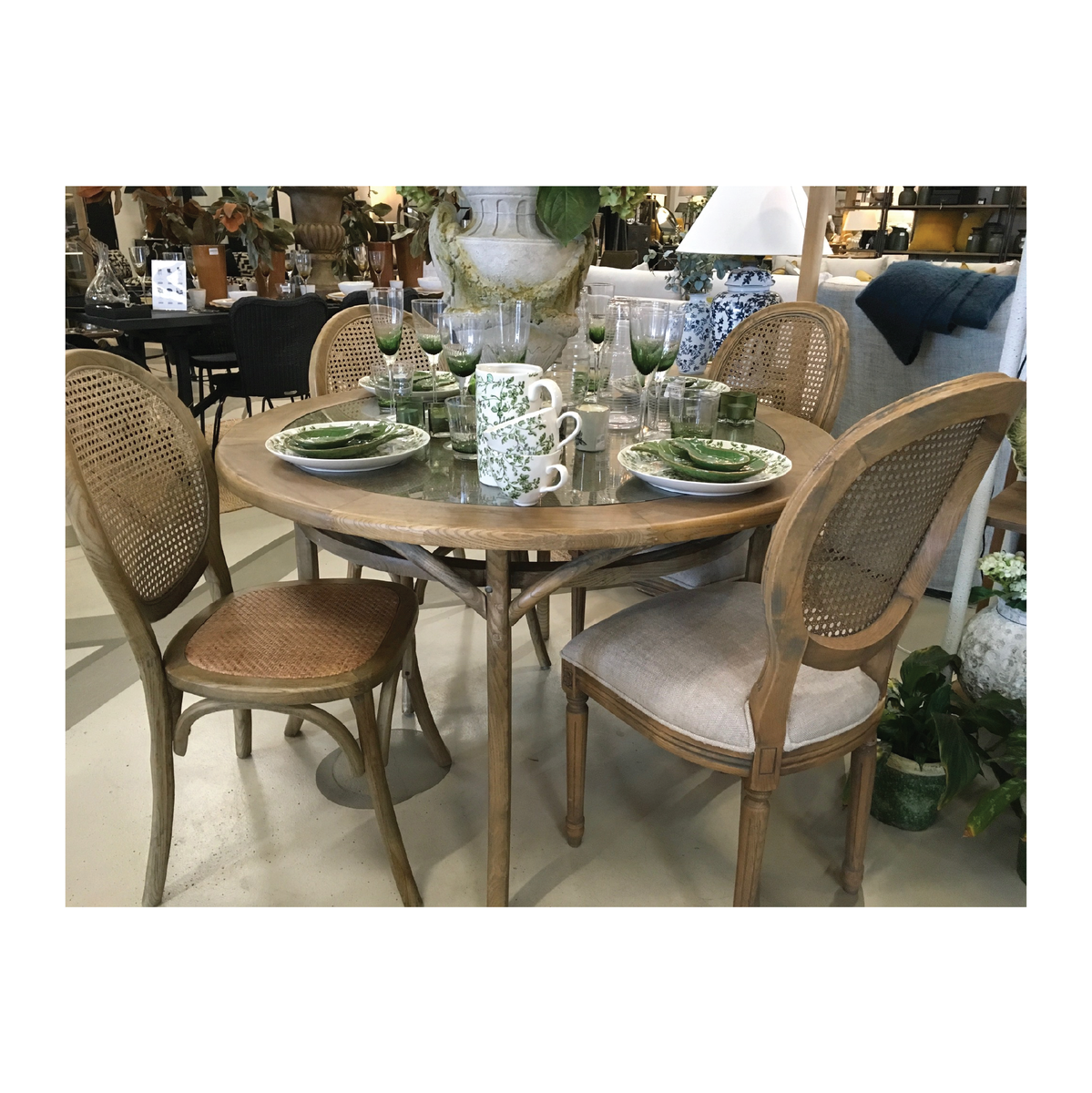 Vienna Elm Round Dining Table – Corso Merivale